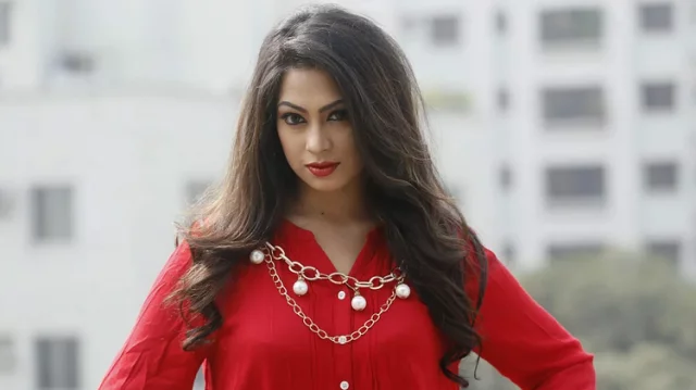 হঠাৎ প্রকাশ্যে এসে কাঁদলেন শাকিদা পারভিন পপি, করলেন অভিযোগ - Amader Orjon